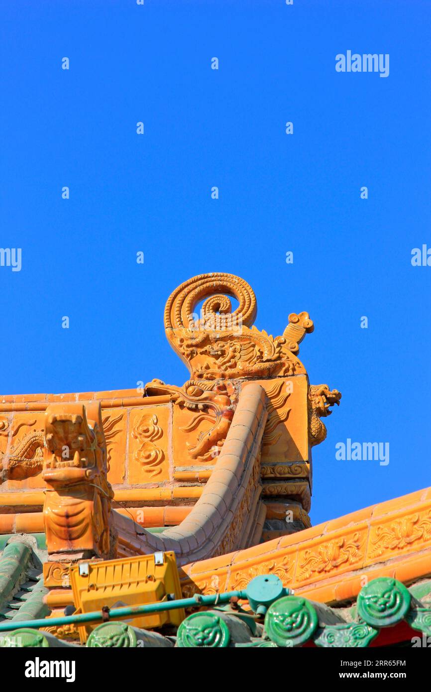 Temple roof tile texture in hi-res stock photography and images - Alamy