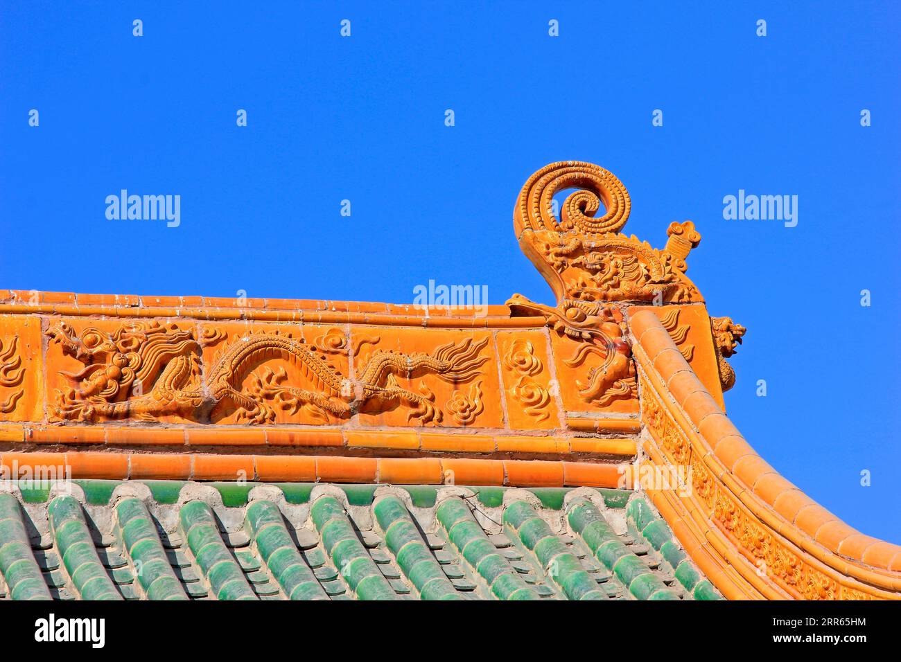 Temple roof tile texture in hi-res stock photography and images - Alamy