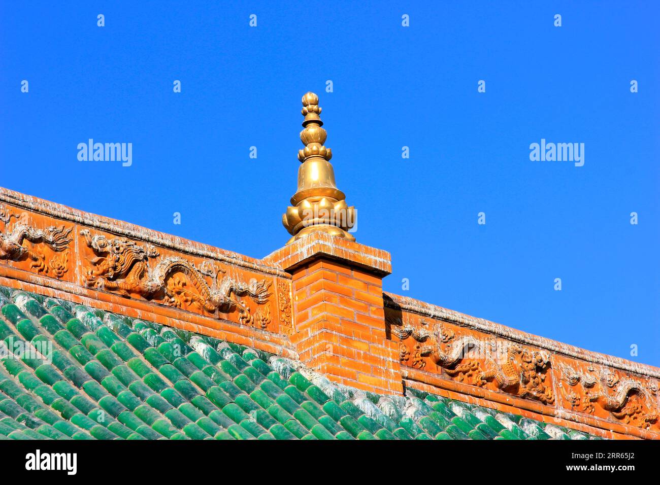 Golden dragon copper hi-res stock photography and images - Alamy