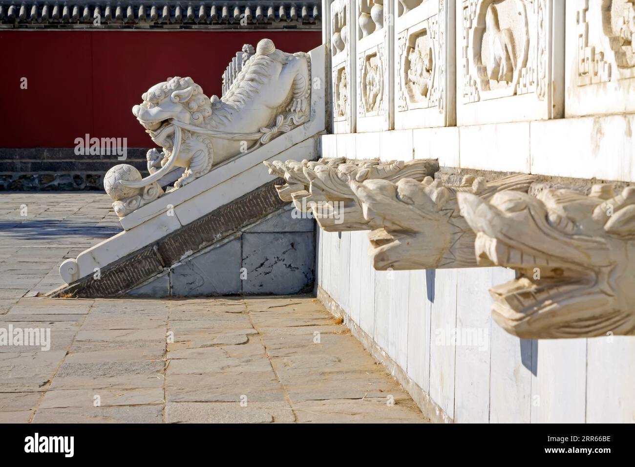 Marble chinese lion in temple hi-res stock photography and images - Alamy