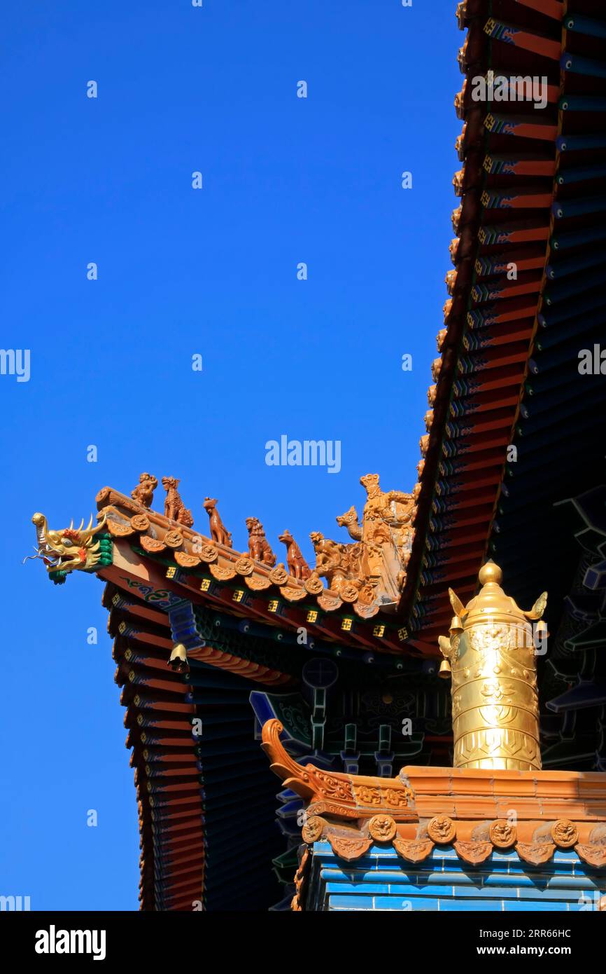 Gilding temples hi-res stock photography and images - Alamy