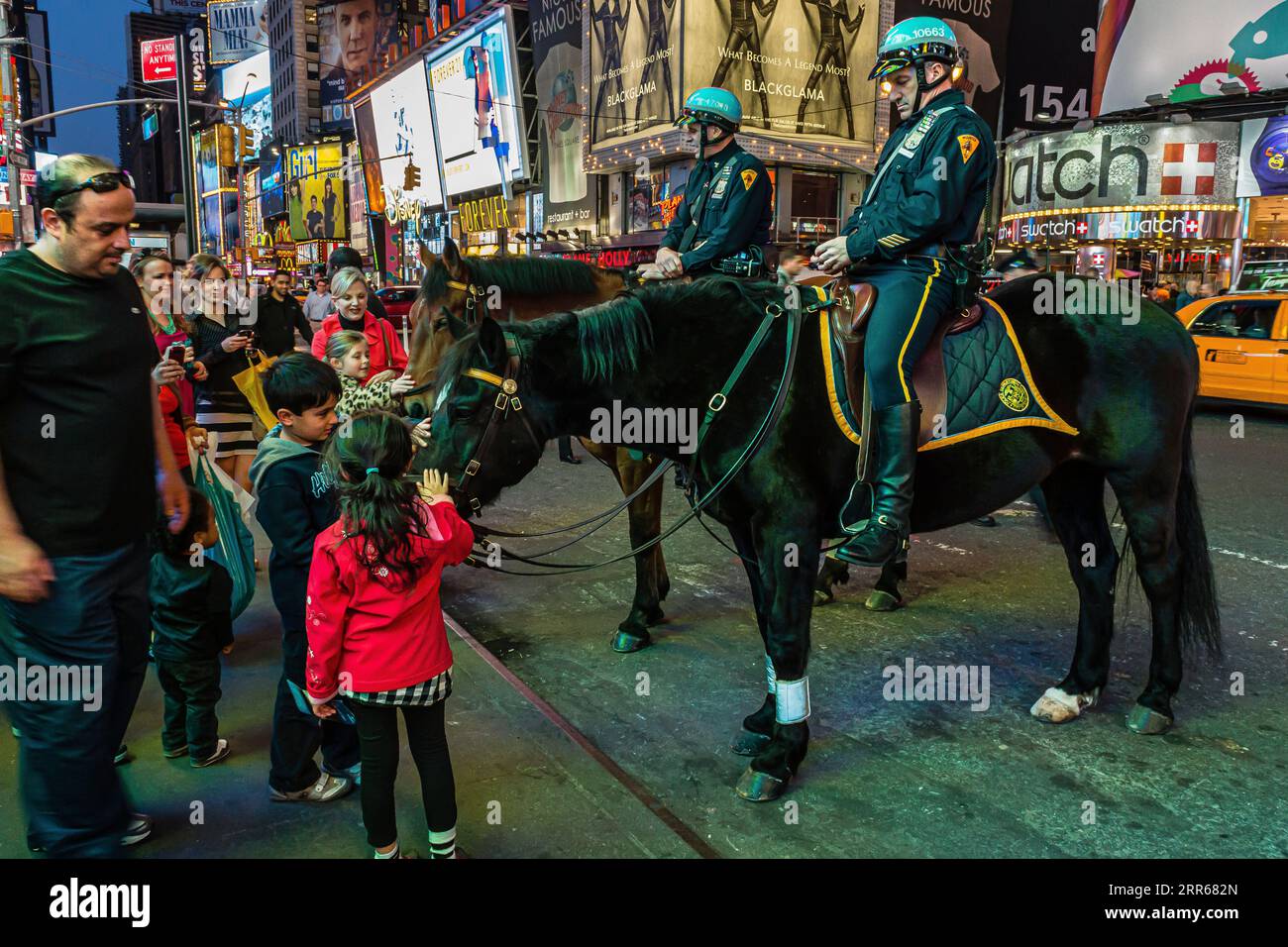 Times square nypd mounted unit hi-res stock photography and images - Alamy