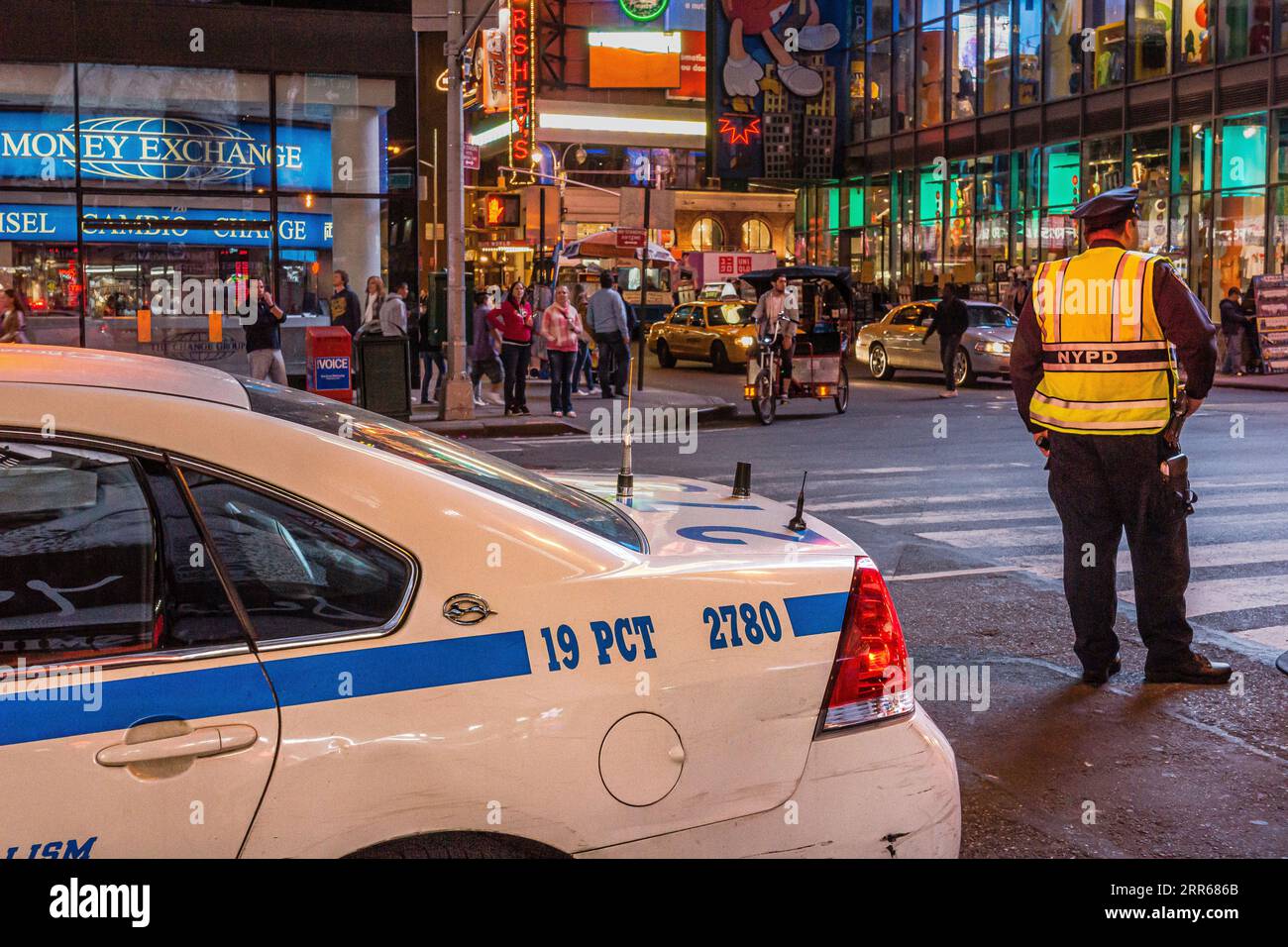 NYPD Police Officer Times Square Theater District Manhattan New York ...