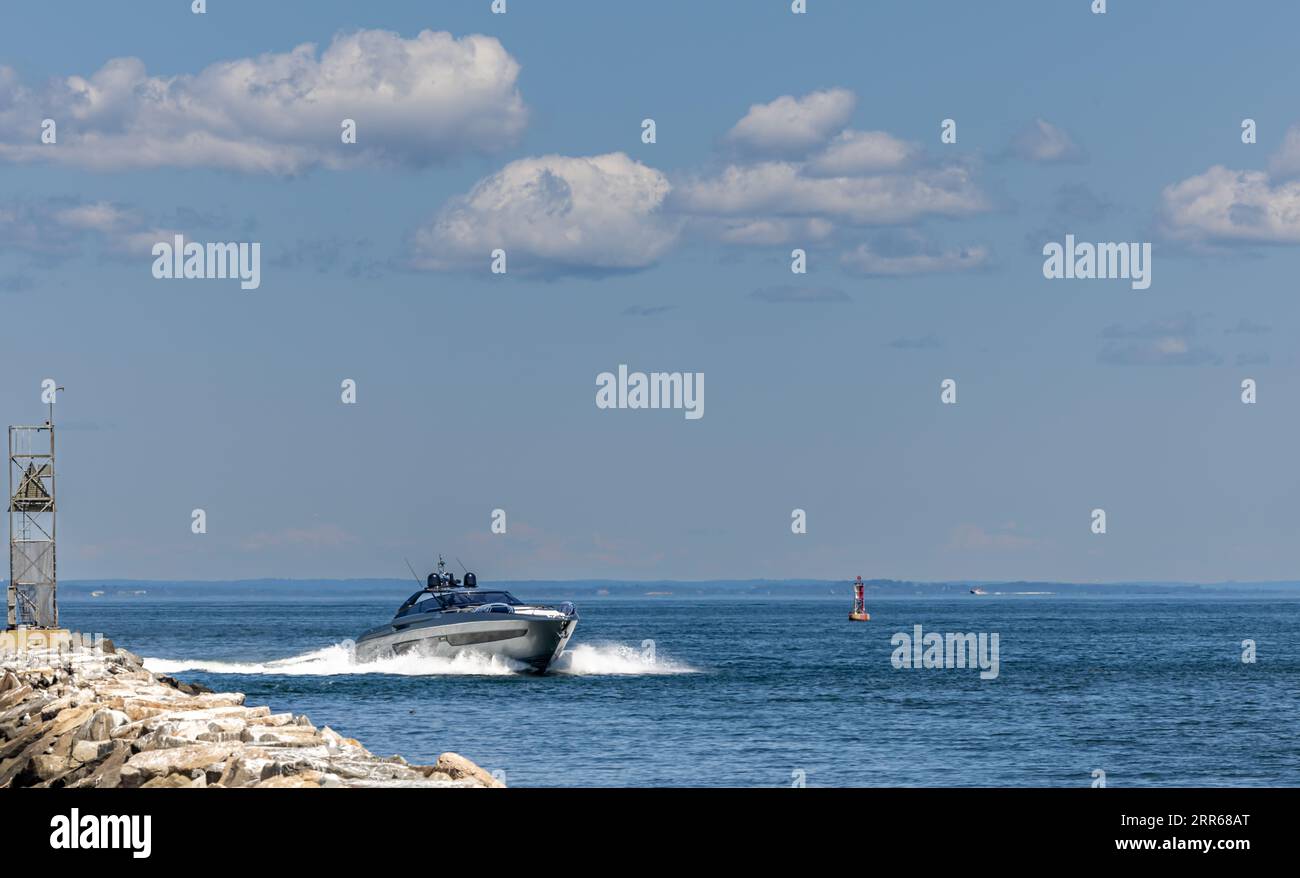Montauk yacht hi-res stock photography and images - Alamy