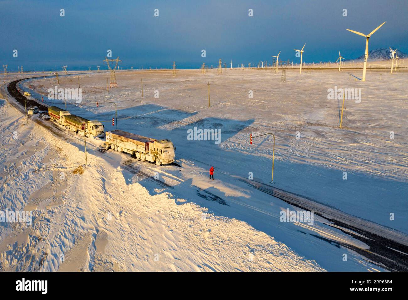 Windy road china aerial hi-res stock photography and images - Alamy