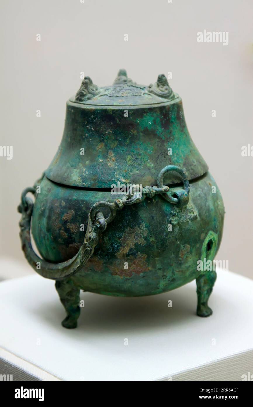 Chinese bronze ware hi-res stock photography and images - Alamy