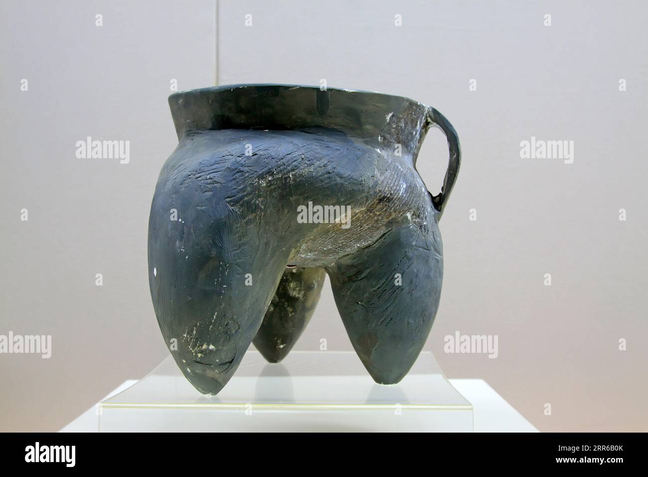 ancient Chinese pottery ware, closeup of photo Stock Photo - Alamy