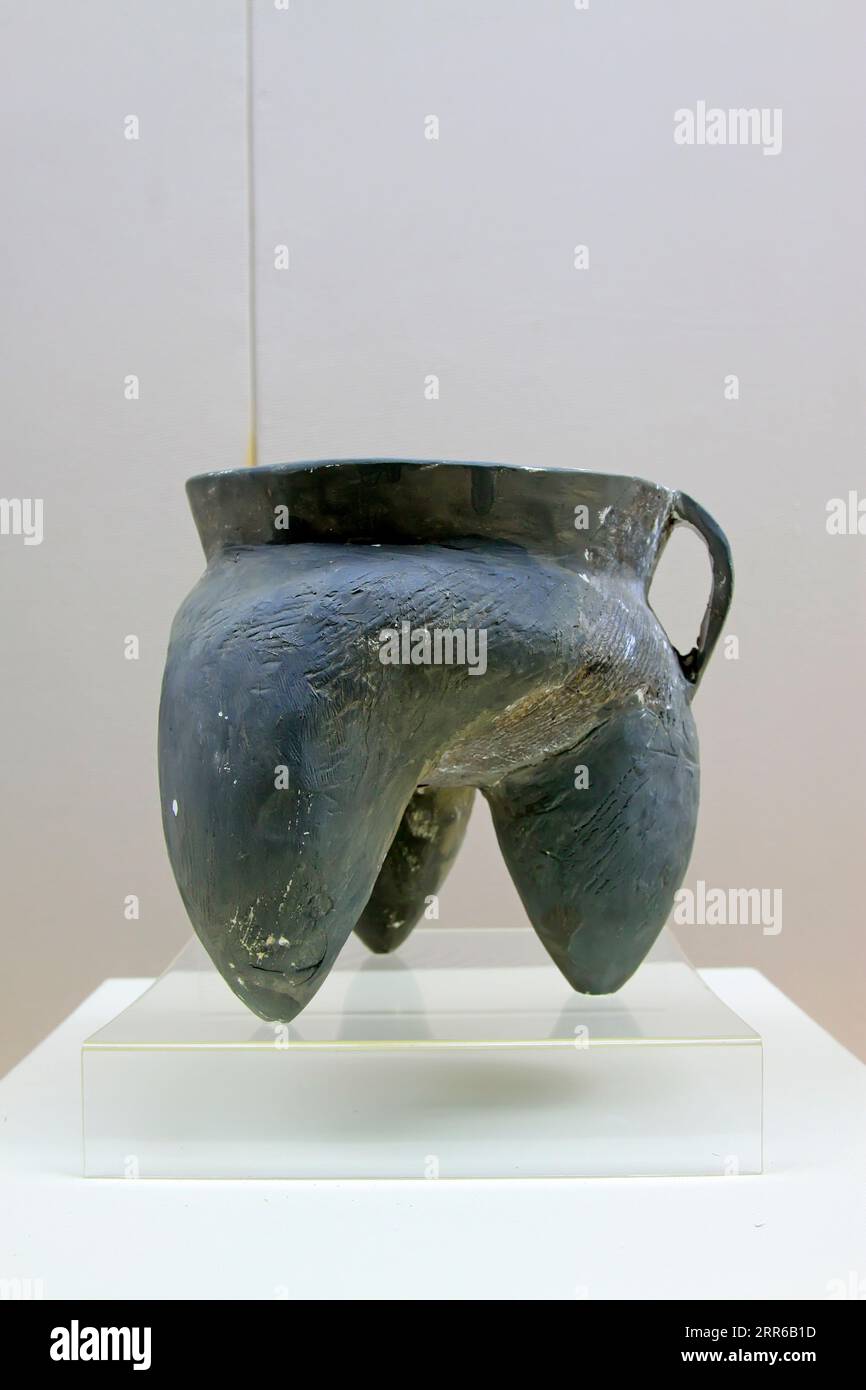 ancient Chinese pottery ware, closeup of photo Stock Photo - Alamy