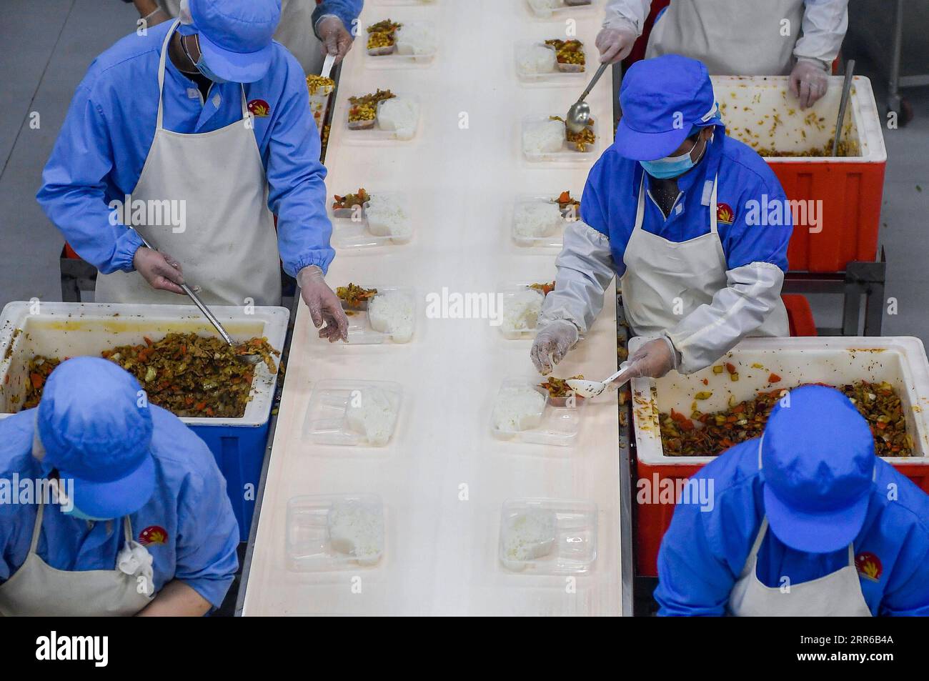 Food processing workers covid hi-res stock photography and images - Alamy