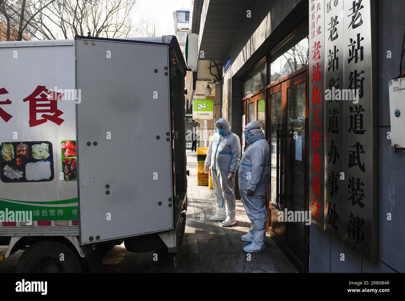Food processing workers covid hi-res stock photography and images - Alamy