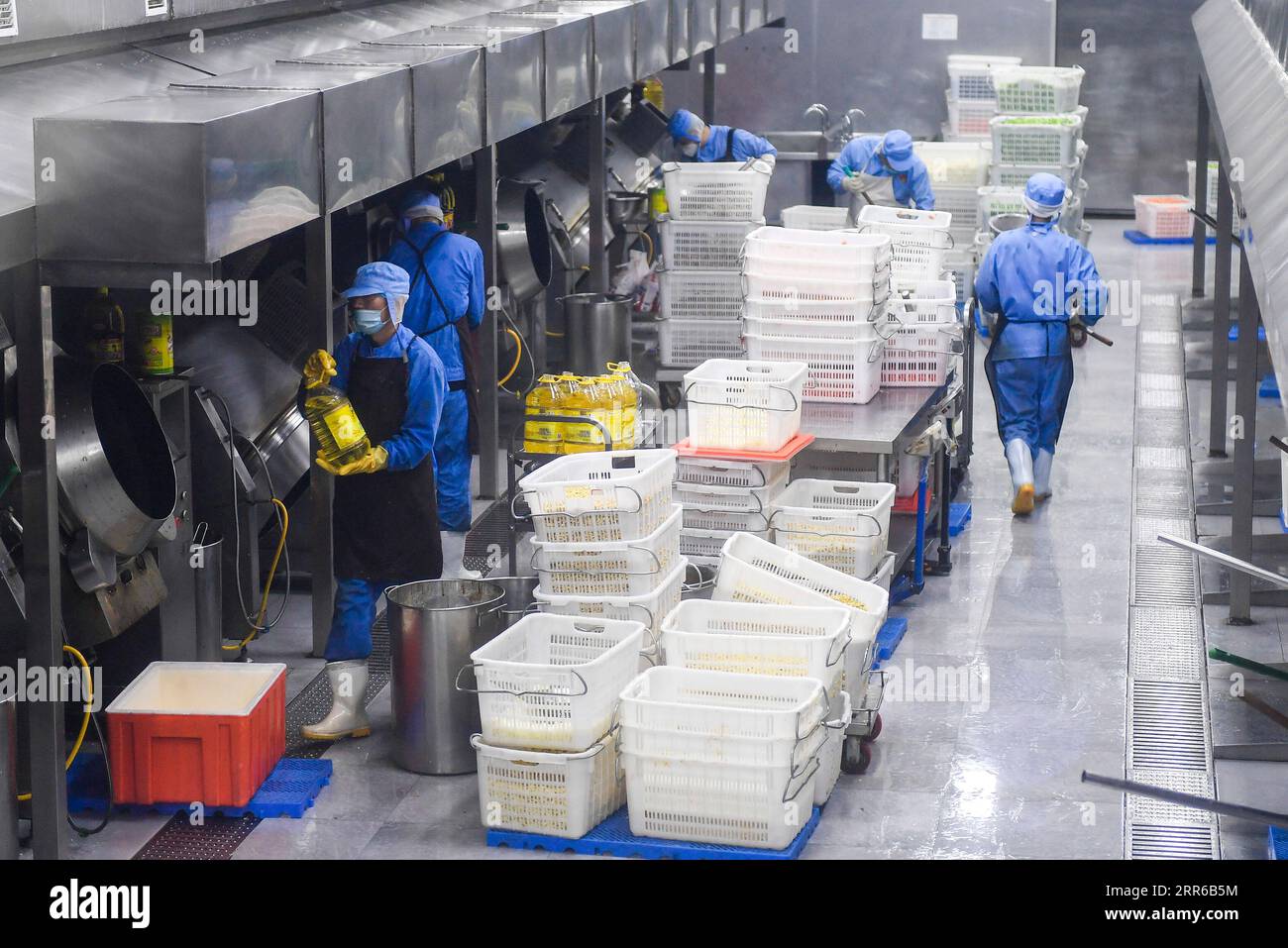 Food processing workers covid hi-res stock photography and images - Alamy