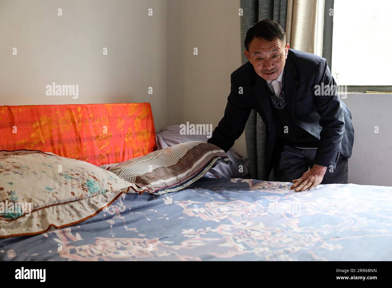 China poverty bed hi-res stock photography and images - Alamy
