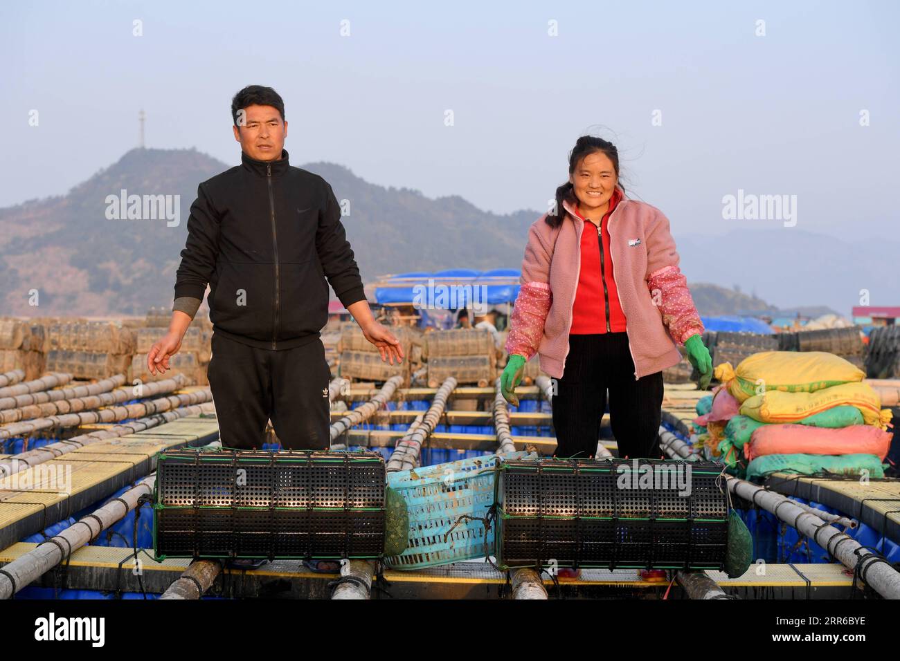 210205 -- XIAPU, Feb. 5, 2021 -- Bamu Yubumu R and her husband Wuqi ...