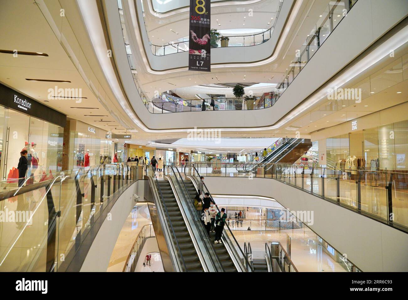 Malls reopen hi-res stock photography and images - Alamy