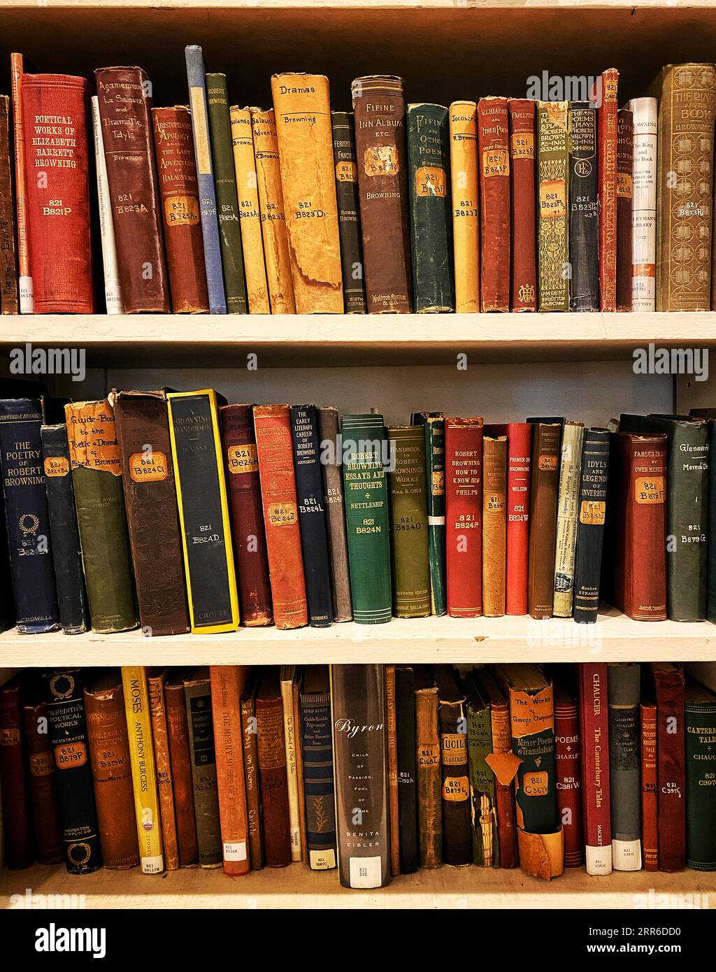 Bookshelves old books background hi-res stock photography and images ...