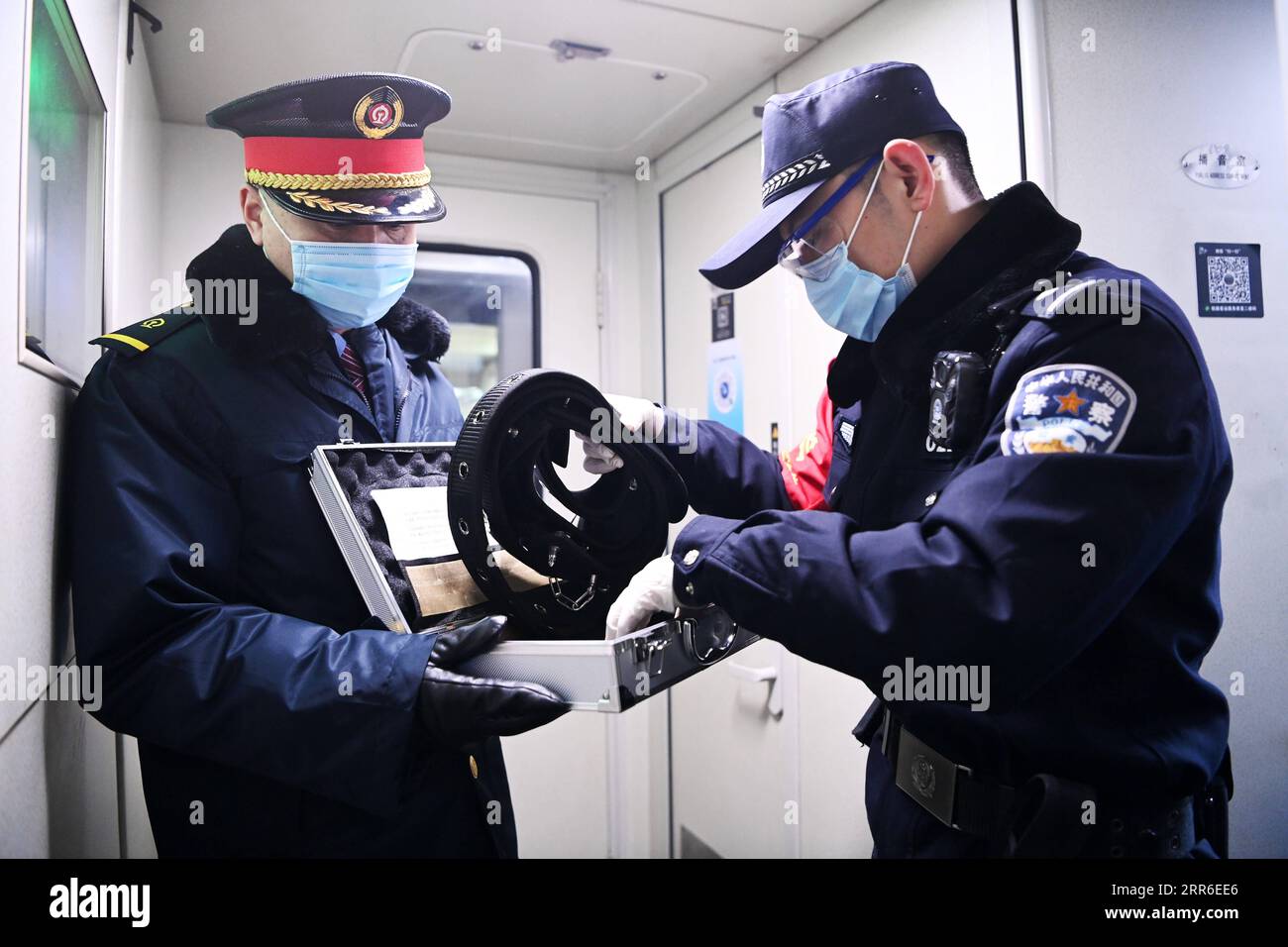 China police 90s hi-res stock photography and images - Alamy