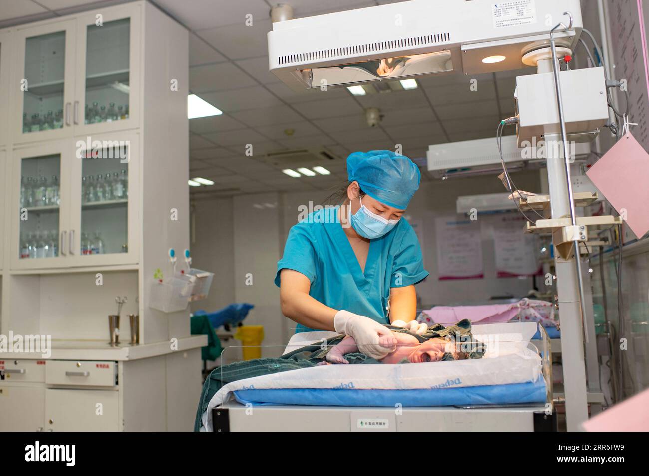 Maternity wards hi-res stock photography and images - Alamy