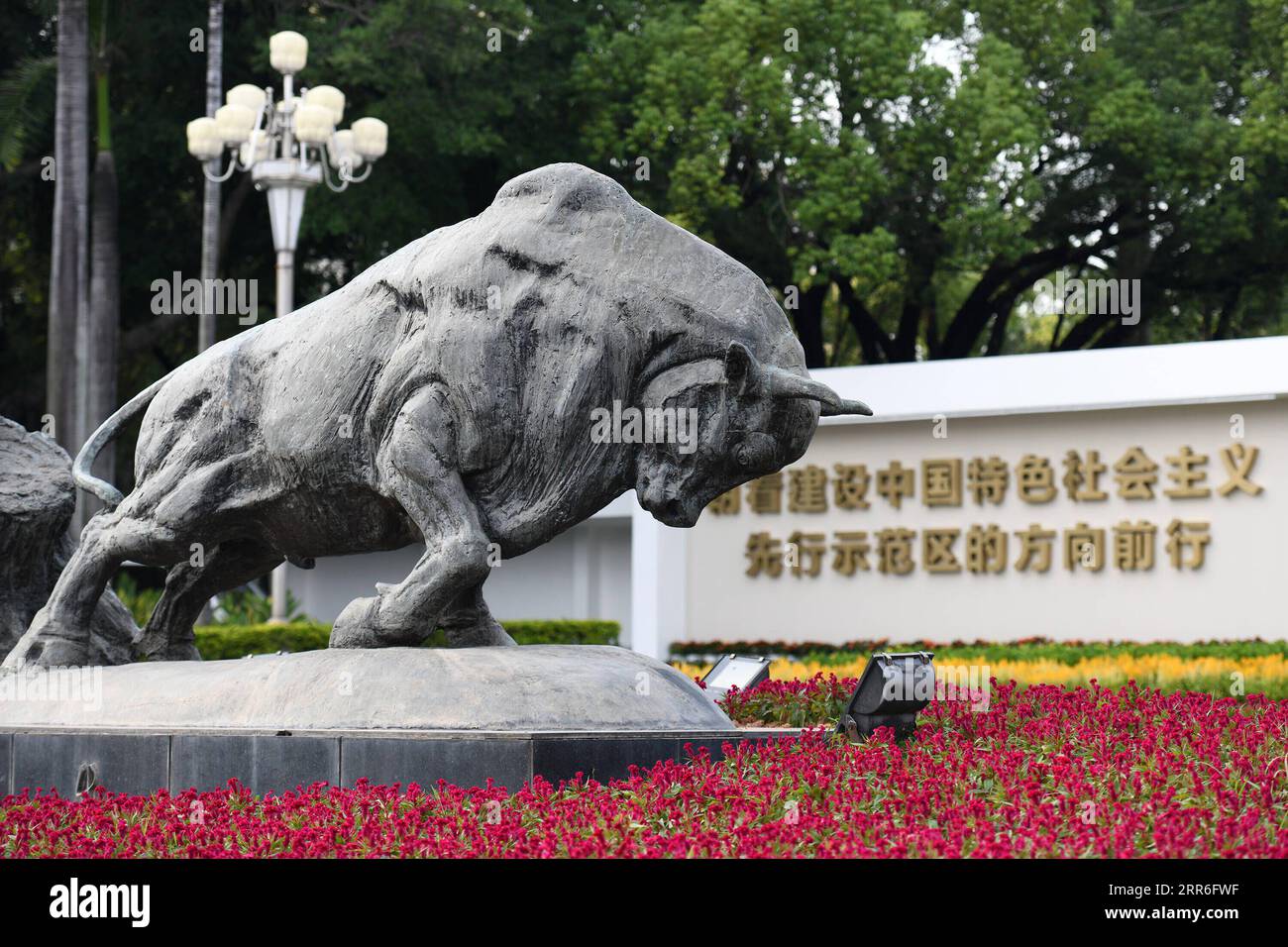 Ox statue china hi-res stock photography and images - Alamy