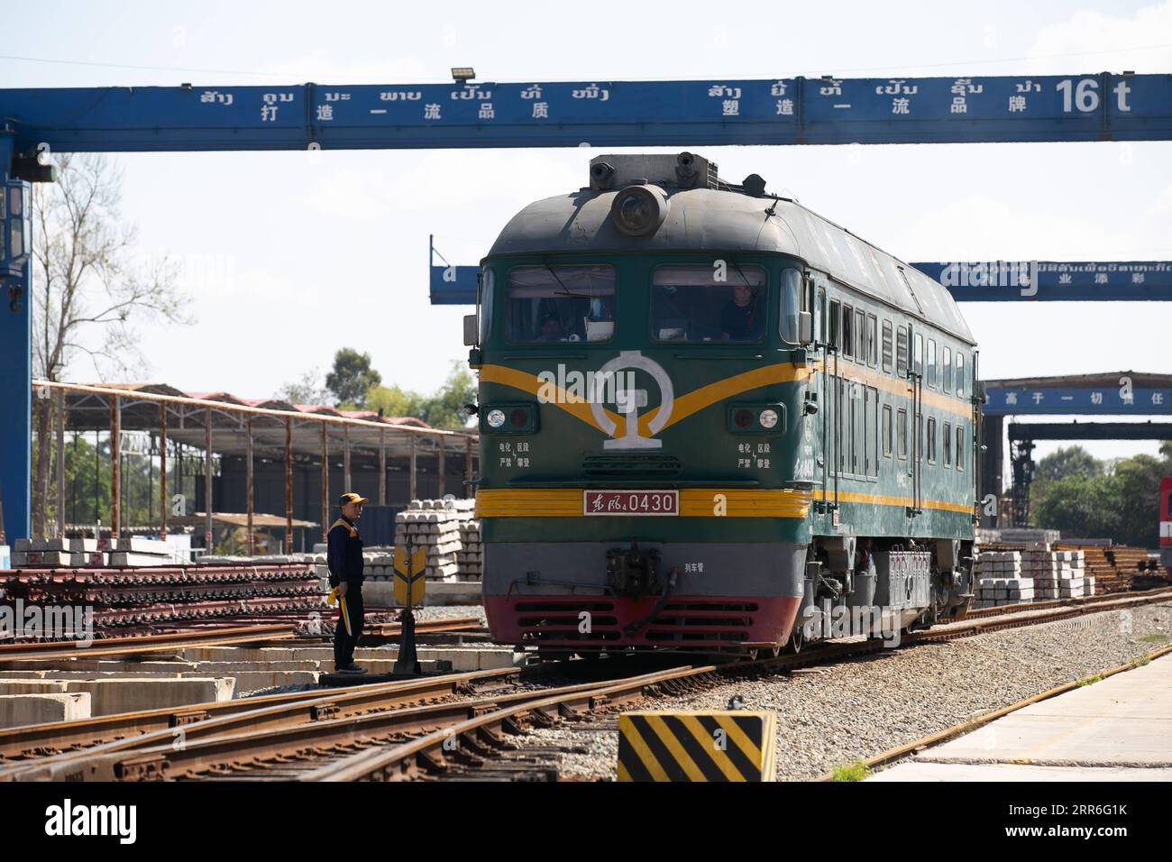 No 422 train hi-res stock photography and images - Alamy