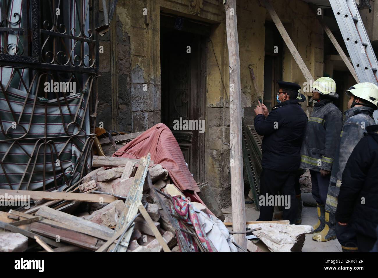 Egypt cairo building collapse hi-res stock photography and images - Alamy