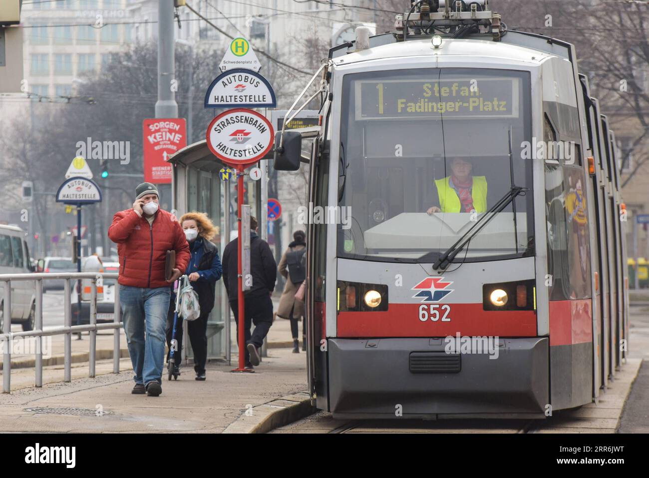 210219 -- VIENNA, Feb. 19, 2021 -- A tram arrives at the station in ...
