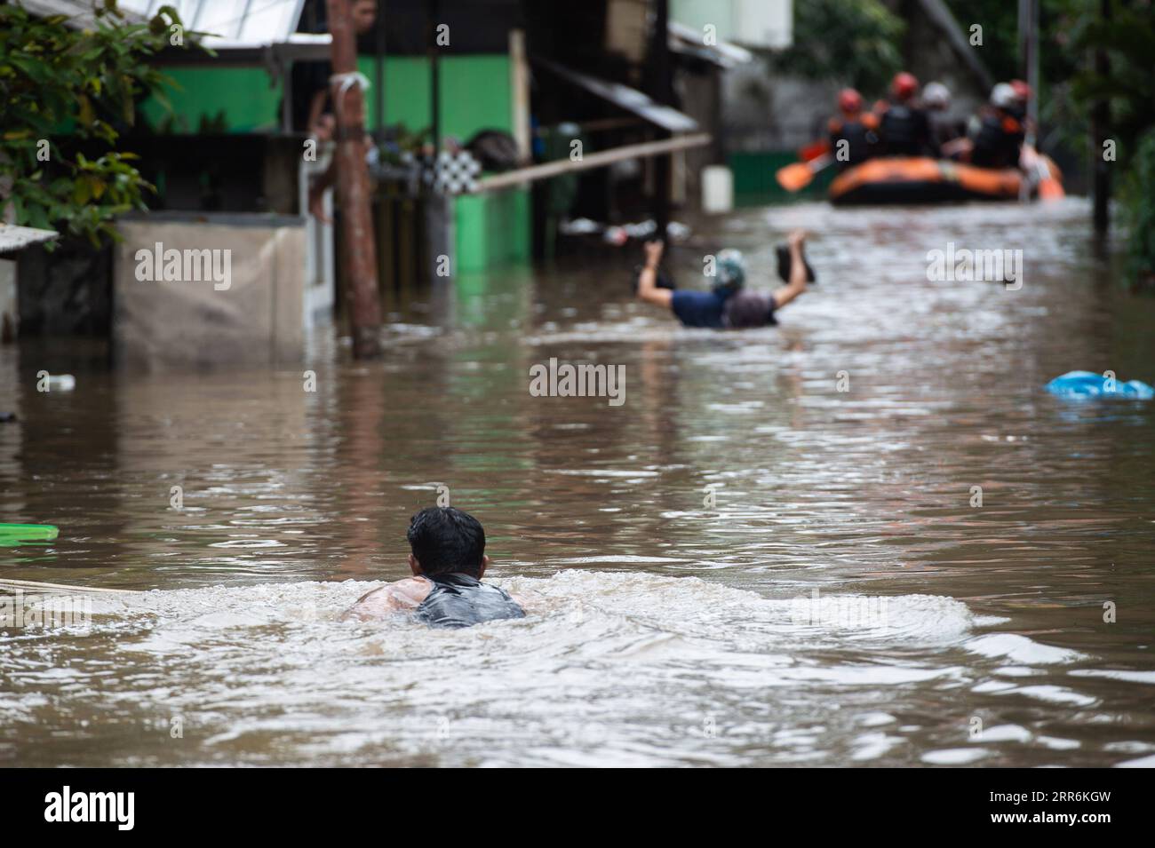 Jakarta indonesia floods hi-res stock photography and images - Alamy