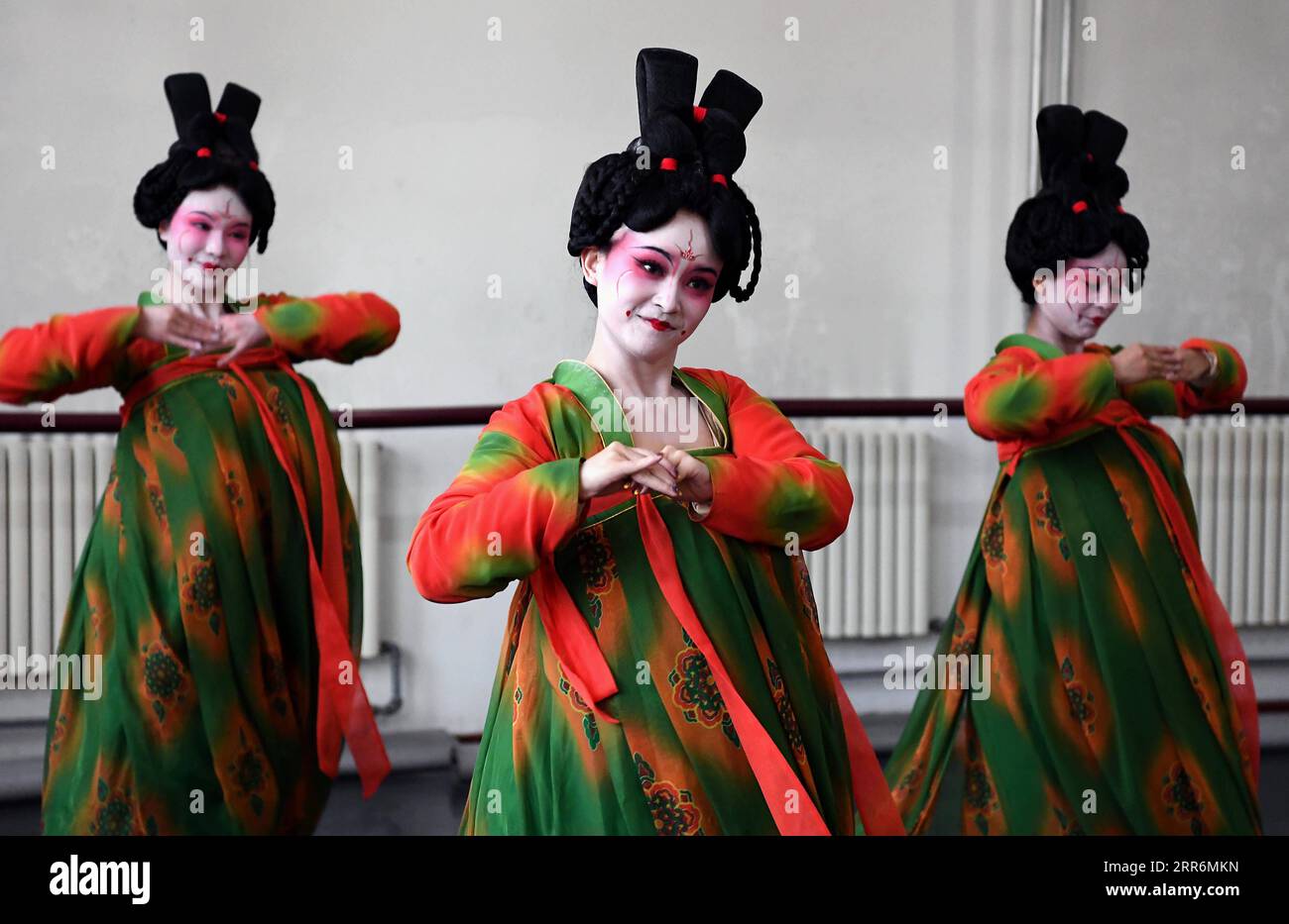 Dance from time tang dynasty hi-res stock photography and images - Alamy