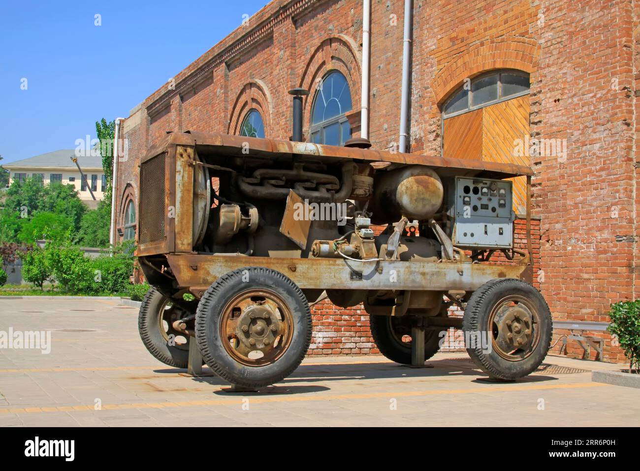 Broken engines hi-res stock photography and images - Alamy