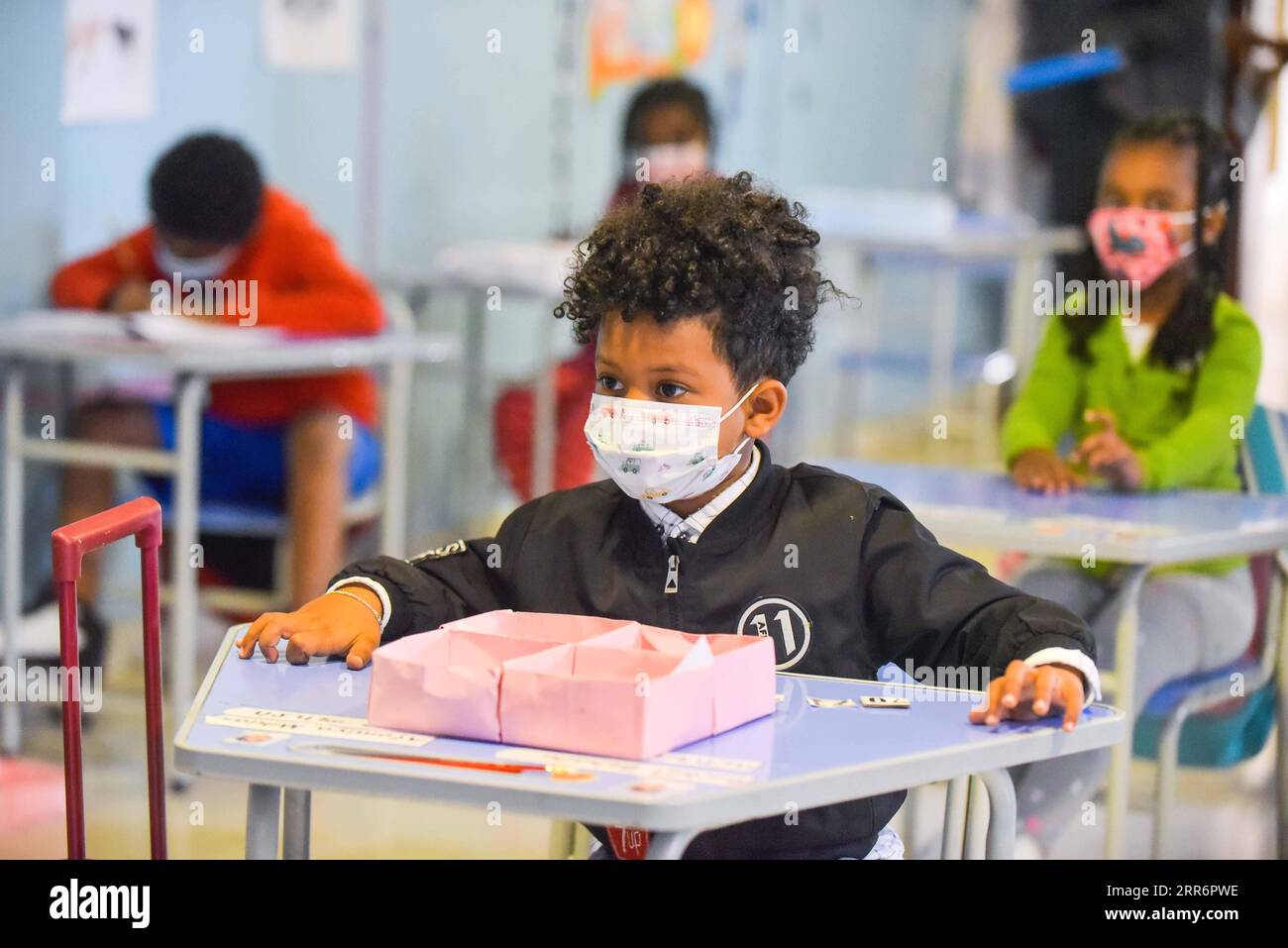 210225 -- ADDIS ABABA, Feb. 25, 2021 -- Students are in class at ...