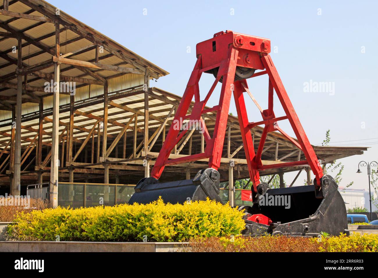 Metal grab bucket Stock Photo - Alamy