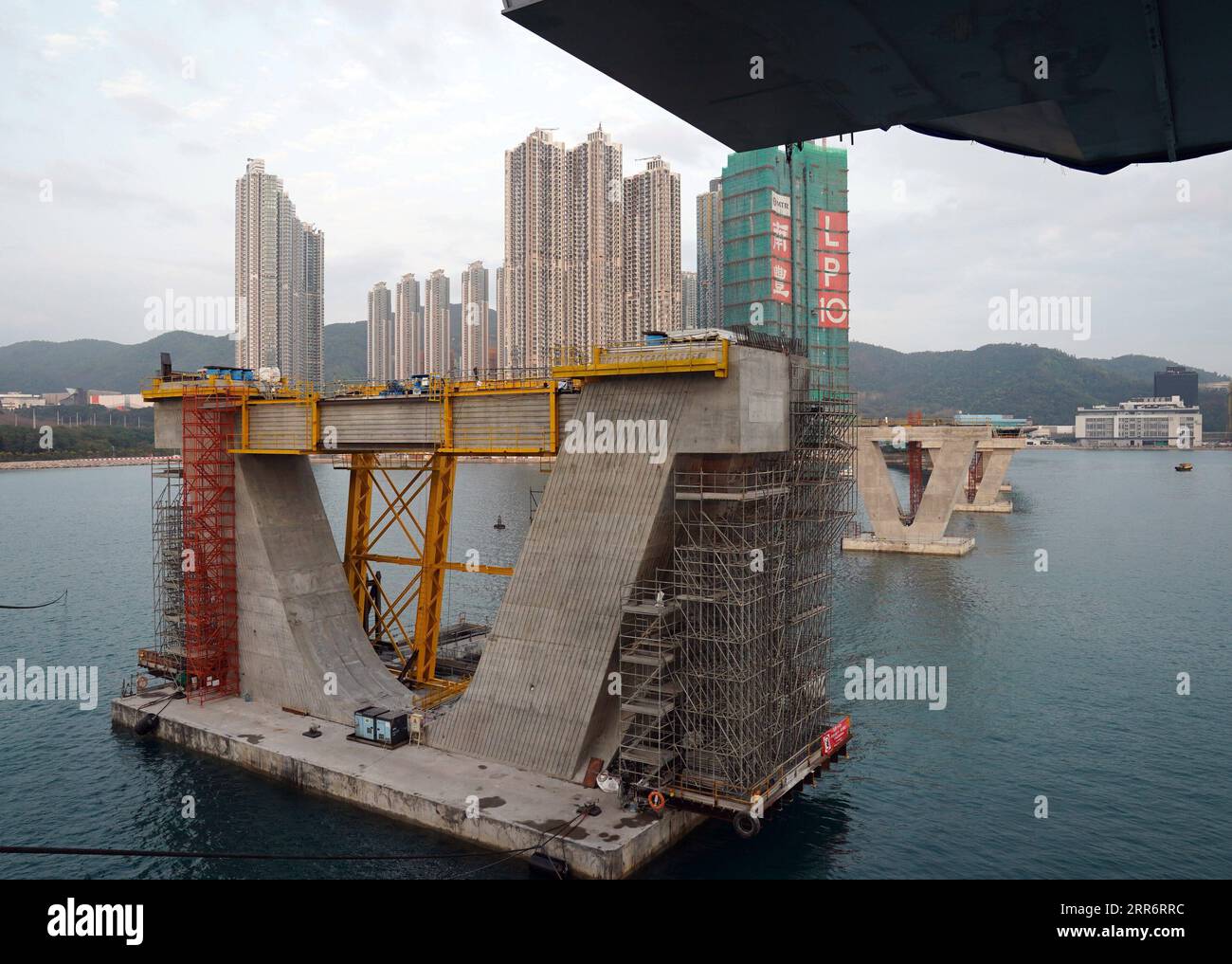 210226 -- HONG KONG, Feb. 26, 2021 -- Photo taken on Feb. 25, 2021 ...