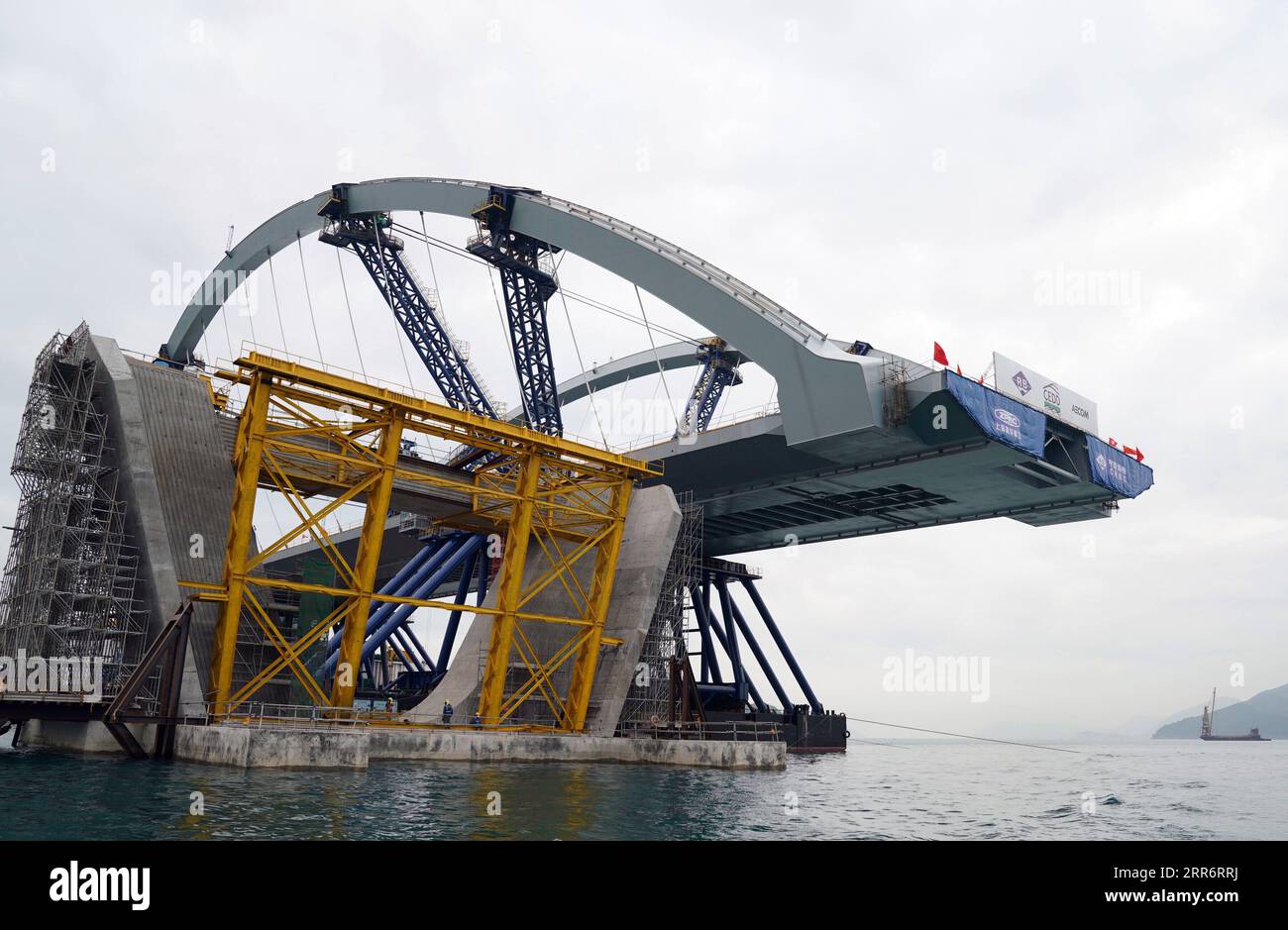210226 -- HONG KONG, Feb. 26, 2021 -- Photo taken on Feb. 25, 2021 ...