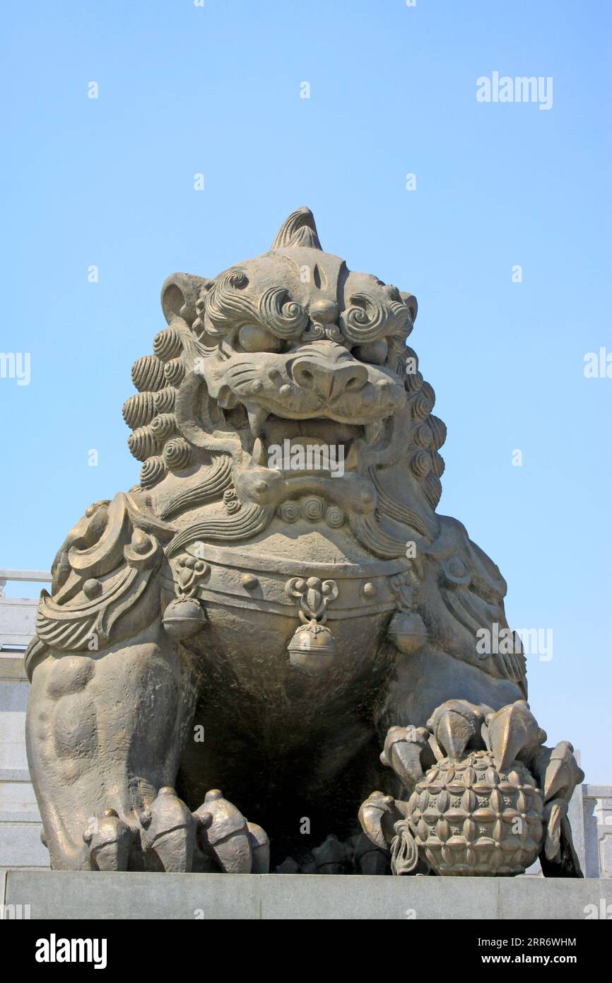 copper lion sculpture Stock Photo - Alamy