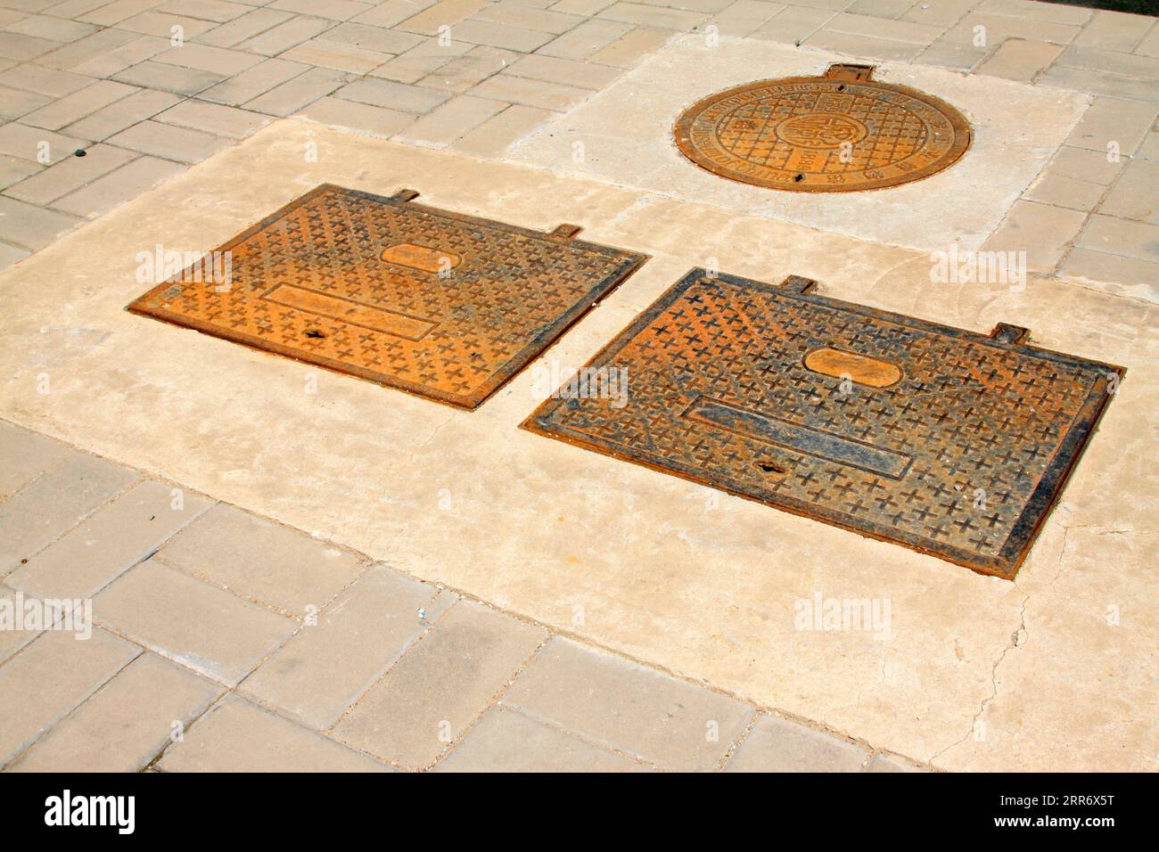 Well lid hi-res stock photography and images - Alamy