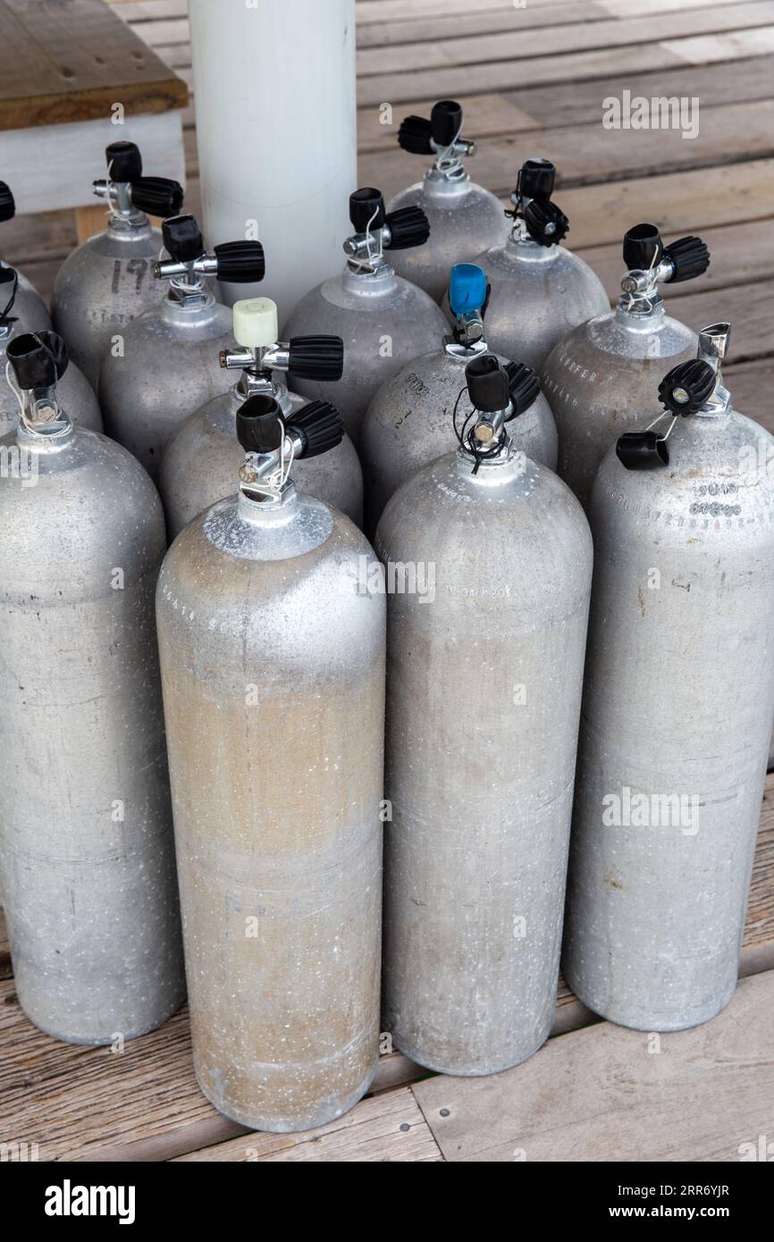 Scuba tanks hi-res stock photography and images - Alamy