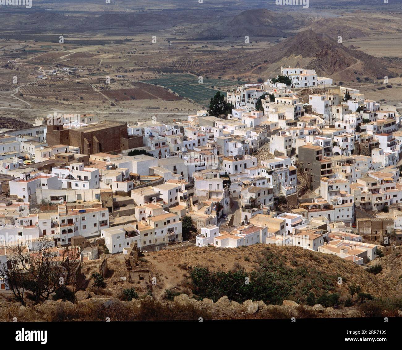 EL PUEBLO Y DETRÁS EL DESIERTO. Location: EXTERIOR. MOJACAR. Almería ...