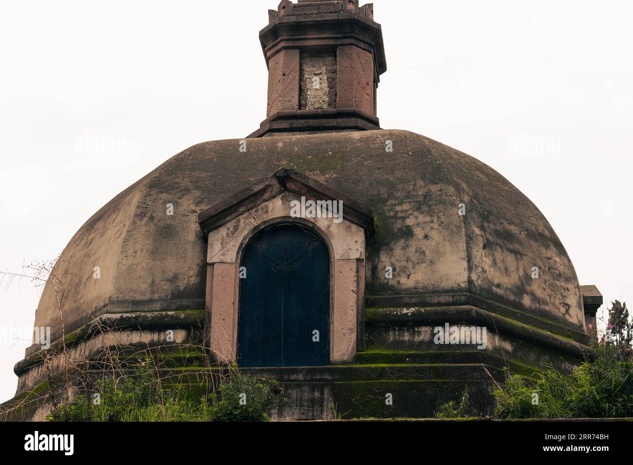 Circular cemetery chapel hi-res stock photography and images - Alamy