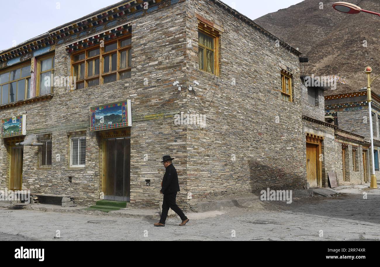 Eserving hi-res stock photography and images - Alamy