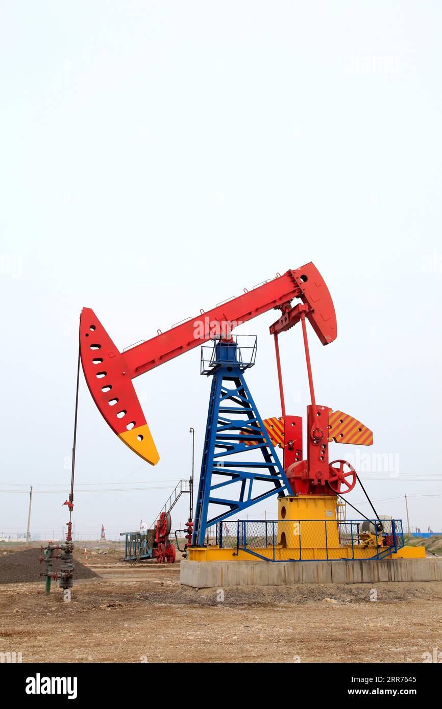 Balanced beam hi-res stock photography and images - Alamy