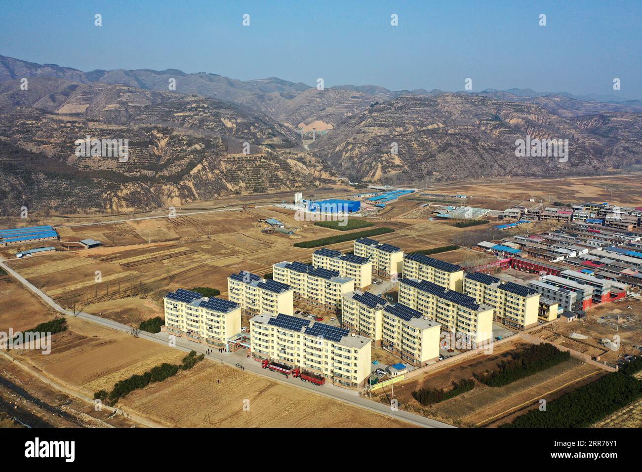 Yaodong hi-res stock photography and images - Alamy