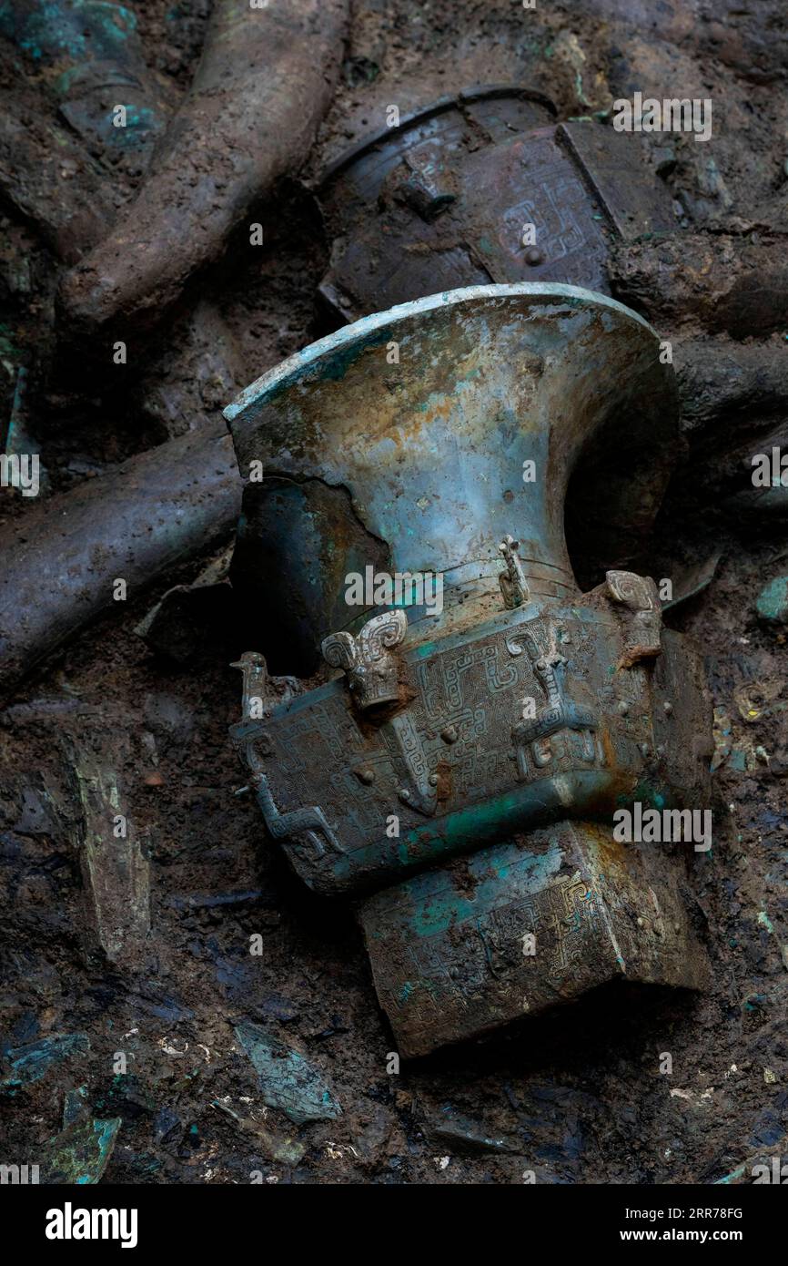 Pits discoveriescn hi-res stock photography and images - Alamy