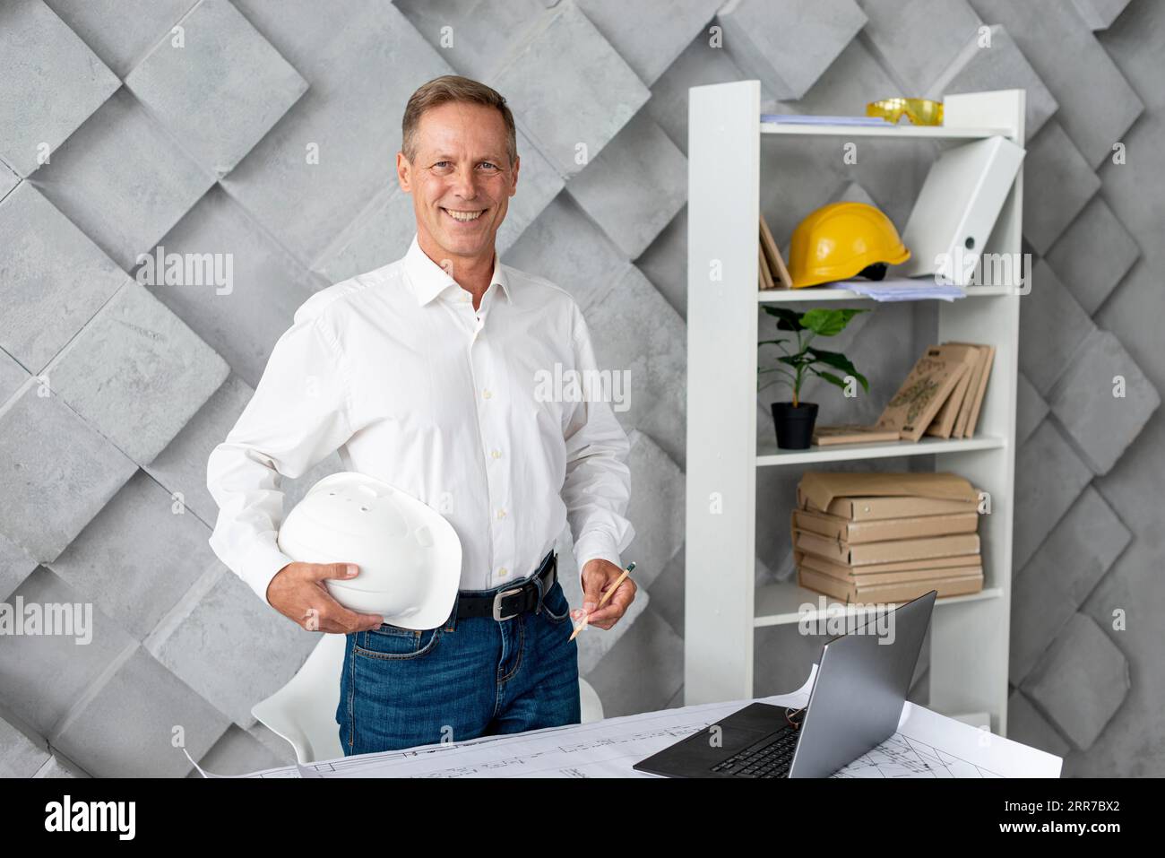 Smiley cloud hi-res stock photography and images - Alamy