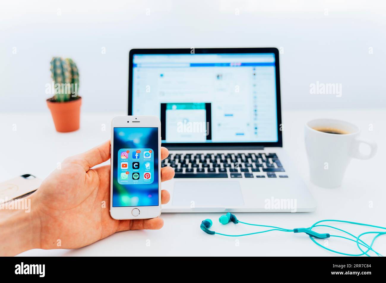 Facebook screen laptop hi-res stock photography and images - Alamy