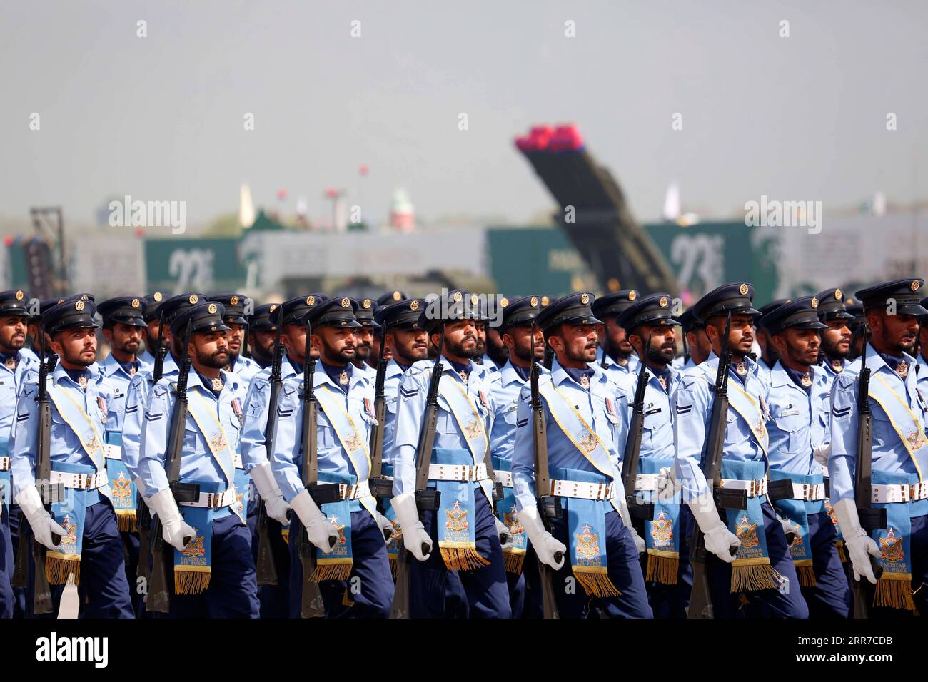 210325 -- ISLAMABAD, March 25, 2021 -- Pakistani soldiers march during ...