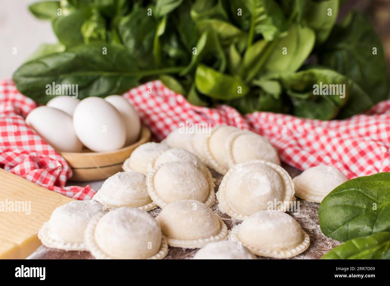 Circular raw ravioli with spinach eggs Stock Photo - Alamy