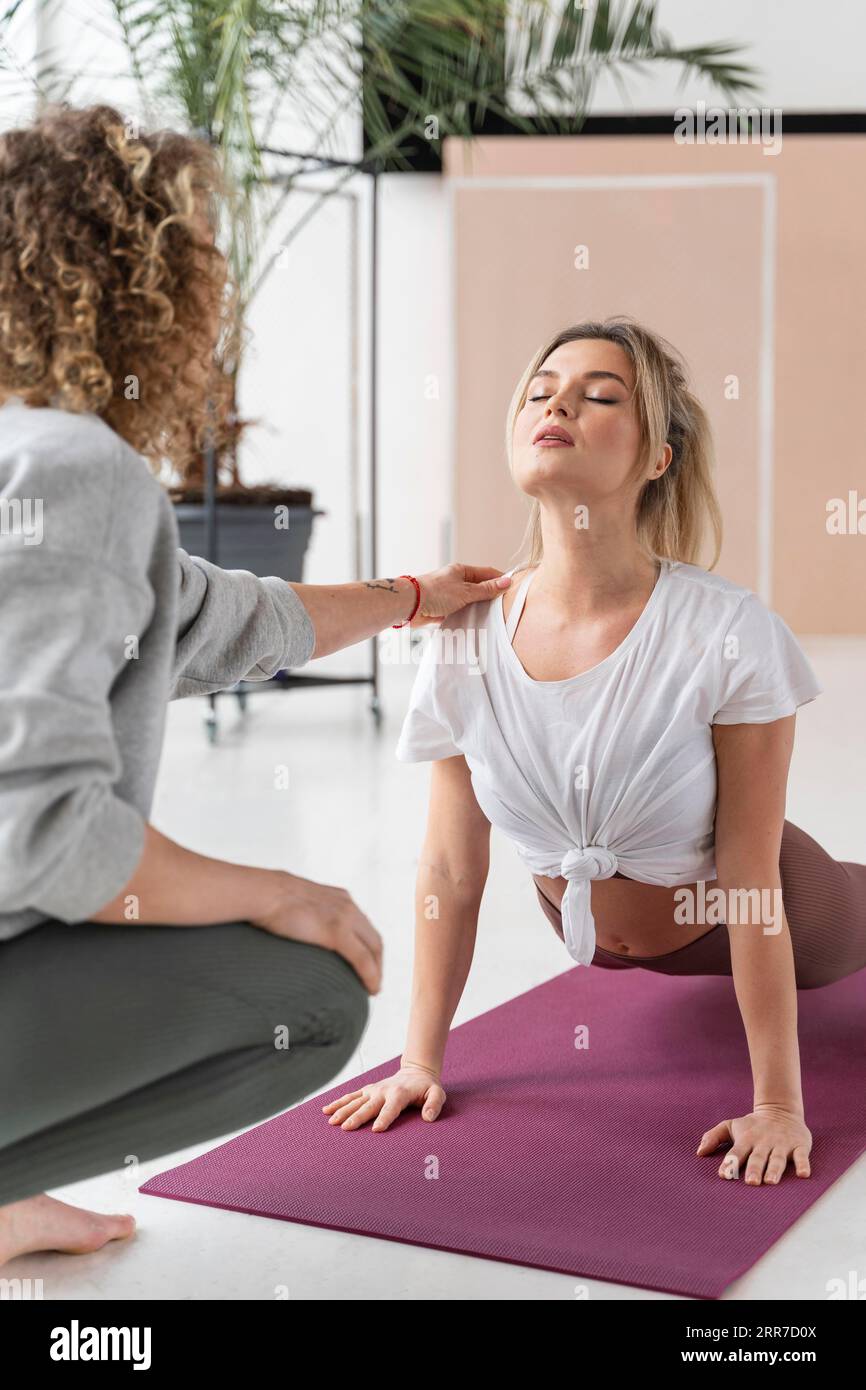Winding pose hi-res stock photography and images - Alamy