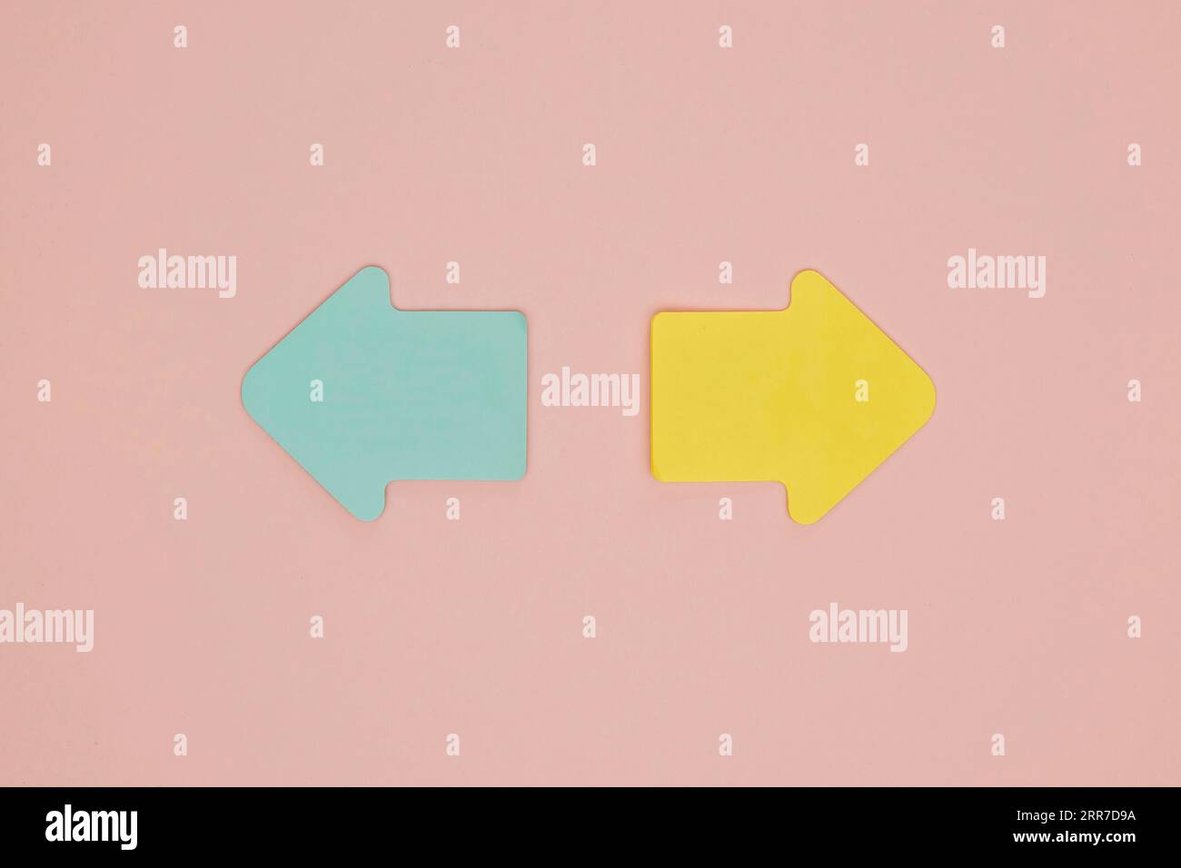 Cute blue yellow pointing arrows Stock Photo - Alamy