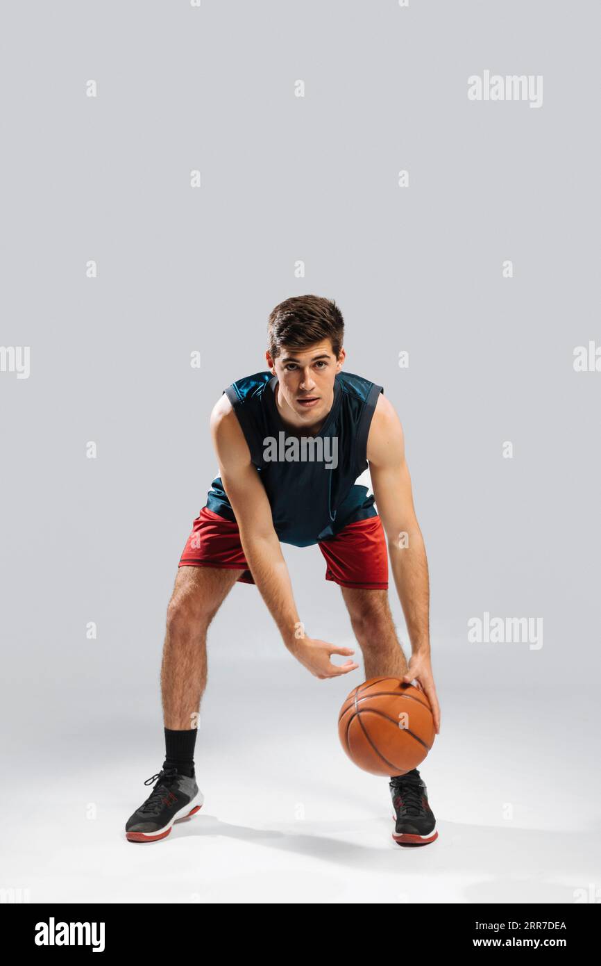 Man playing basketball alone Stock Photo - Alamy