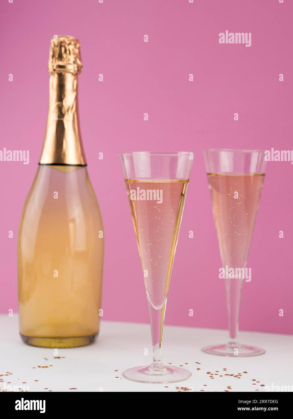 Champagne bottle with filled glasses Stock Photo - Alamy