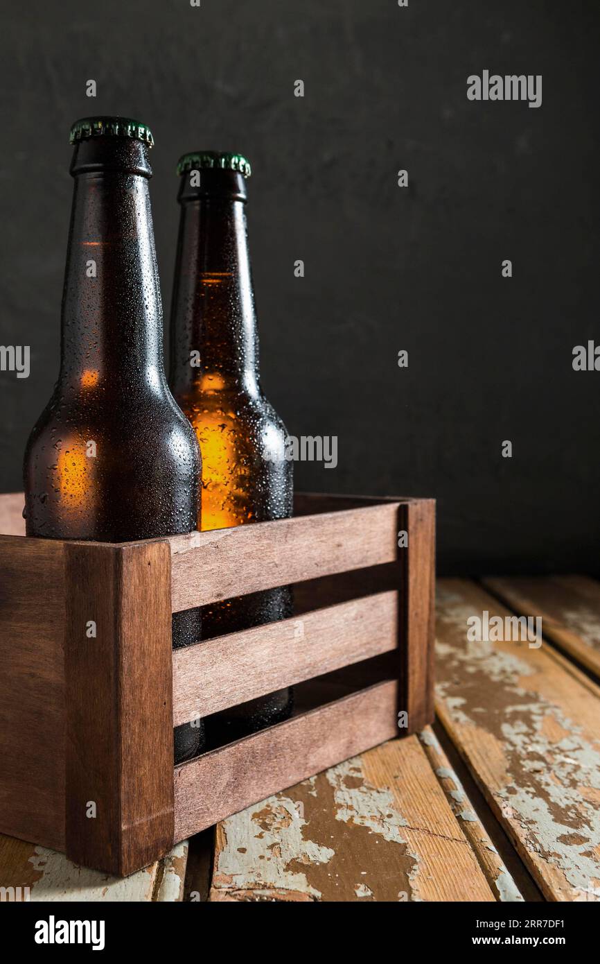 Beer glass bottles crate Stock Photo - Alamy